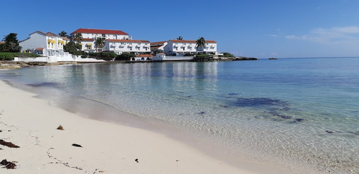 Beach & 2 Pools, Car Credit And King Bed - Nasáu