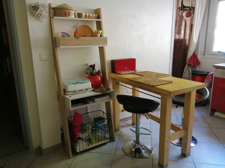 Loue Chambre Avec Douche Privée Et Petit Déjeuner - Eyguières