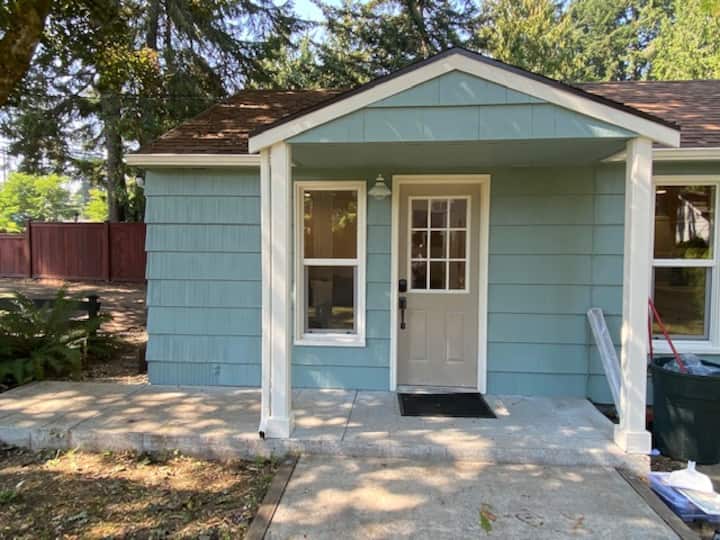 Cozy Cottage - Edmonds