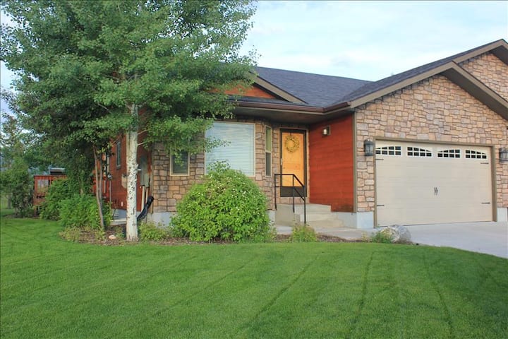 Spacious 6 Br Townhome Near Ski Hill Road - Driggs, ID