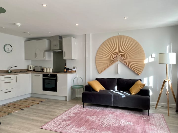 Walk To The Historic Centre With Free Parking -