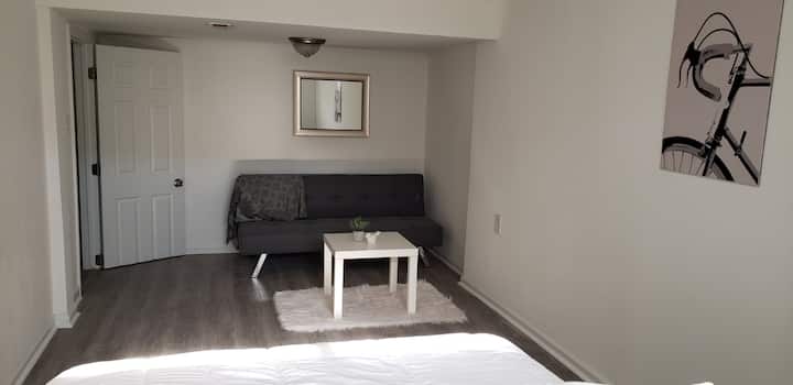 Charming Basement Unit Near Loyola /Morgan State - Baltimore, MD
