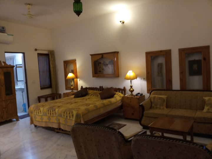 Haveli Braj Bhushanjee, Heritage Hotel And Museum - Bundi