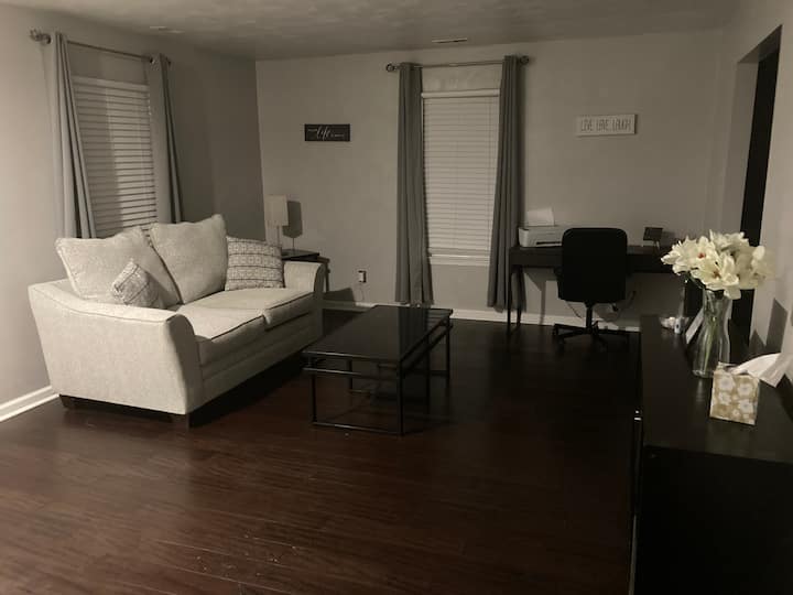 Clean & Spacious 3-bd 2-story Home - Chesapeake, VA