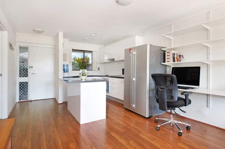 2br Apartment Close To Manuka Oval - Canberra