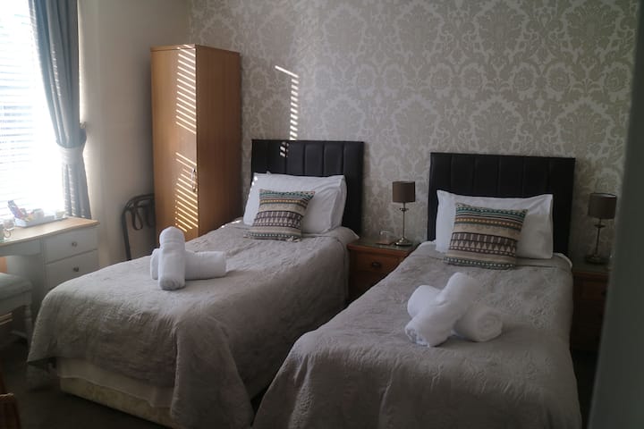 Twin Room With Breakfast - Bethesda
