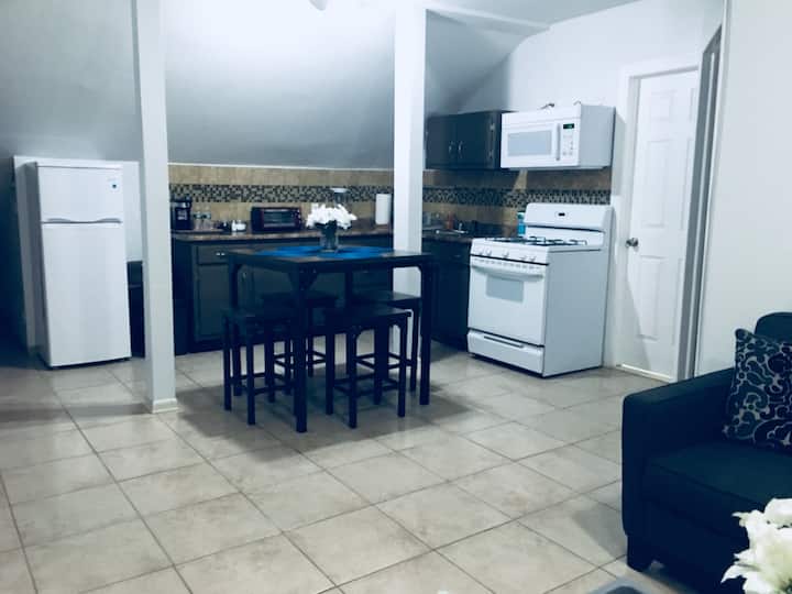 Clean, Modern And Spacious! 14 Miles To Nyc - Paterson, NJ