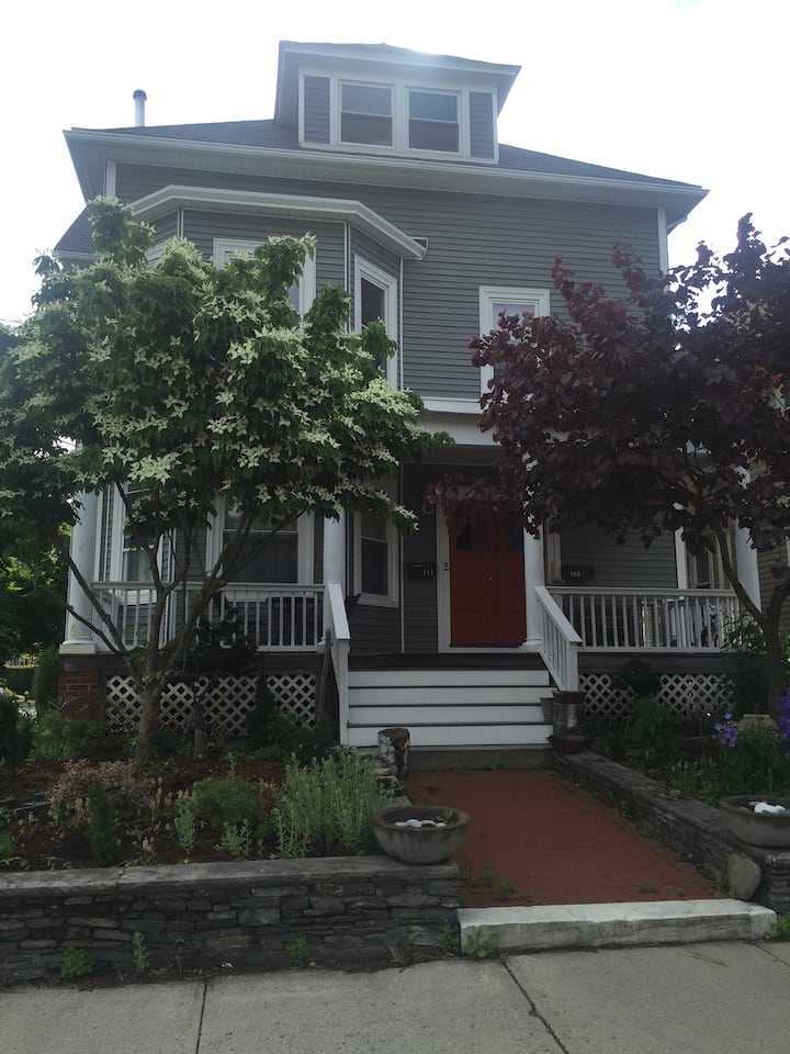 Large Sunny Pristine 3 Room Suite Near Brown - Providence, RI