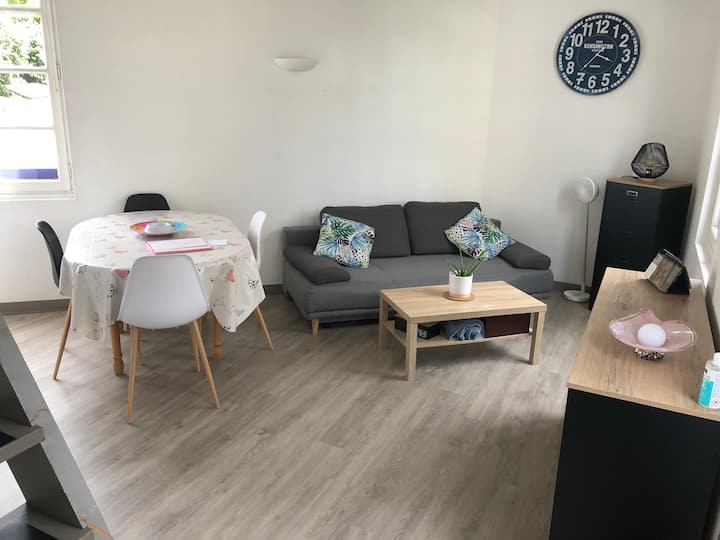 Appartement Duplex Centre Ville, 2 Couchages - Châteaubourg
