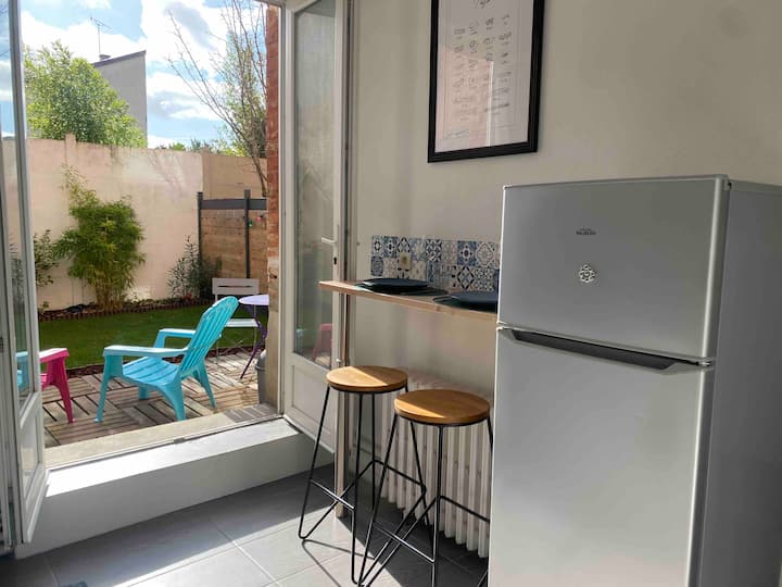 Le Cosy Garden
T1 Bis Avec Jardin Proche Centre - 라임스