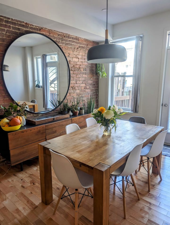 3 Bedrooms Pl. Valois W/ Garden - Montreal