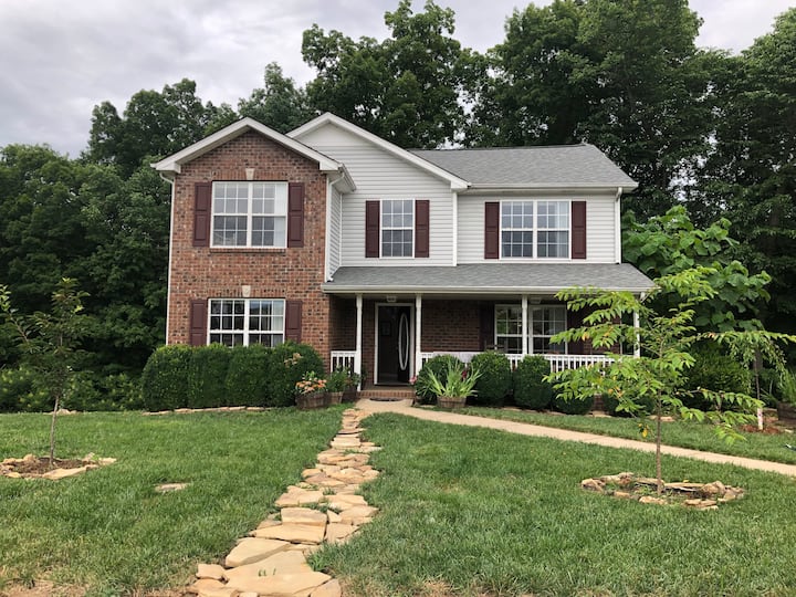 Happy Home For The Holidays With Hot Tub! - Clarksville, TN