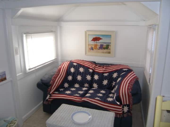 Beachland 12 -Charming East Sandwich Beach Cottage - Sandwich, MA