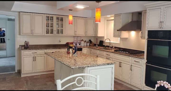 Cheerful 3 Bedroom
Indoor Fireplace, Pets Friendly - Freeport, NY