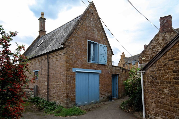 Historic Cotswold Coach House In  Beautiful Garden - Banbury