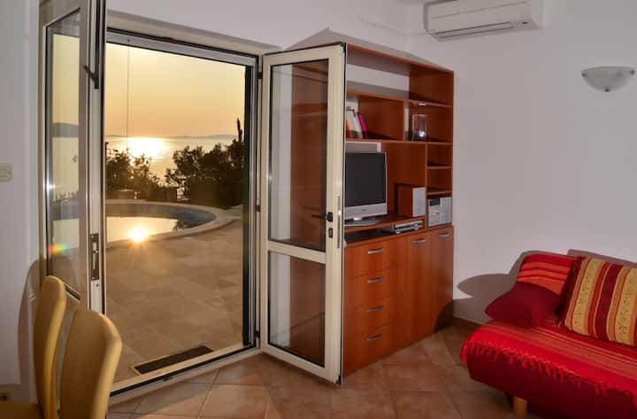 Lemon Apartment With Heated Swimming Pool - Maslinica