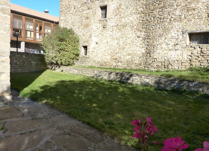 Apartamento Rural Con Jardín A 4km De Jaca - Jaca