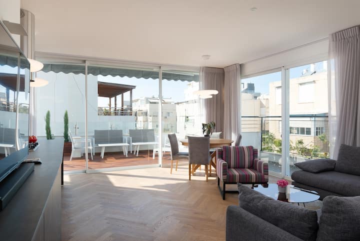 New Decoreted 2 Bedr. Penthouse With A Sun Terrace - Tel Aviv