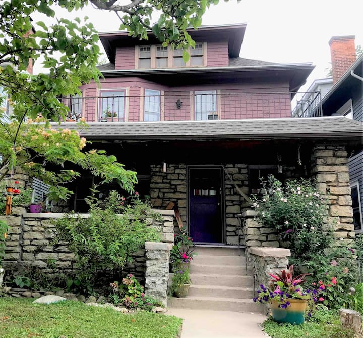 Heart Of Elmwood Village - Entire Apartment - Historic Beauty - 3-4 Br Sleeps 8 - Buffalo, NY