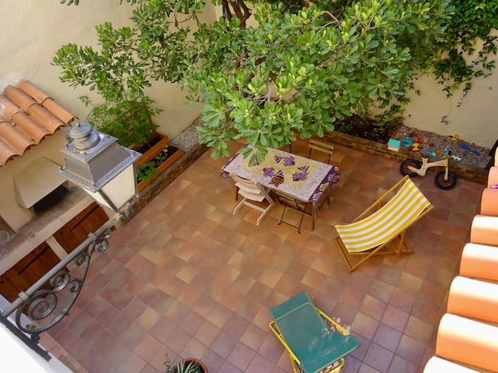 Maison Familiale Au Camas, Avec Extérieur - Marseille