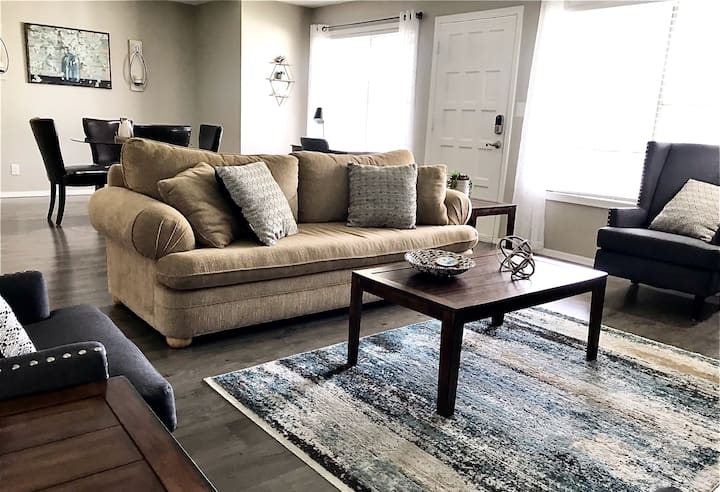 Condo In Old Litchfield Park - Wildlife World Zoo, Aquarium & Safari Park