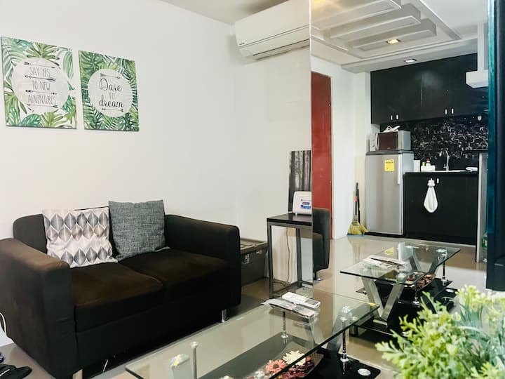 Adb Ave 1 Br Condo With Fast Wi-fi And Netflix - Ortigas Center