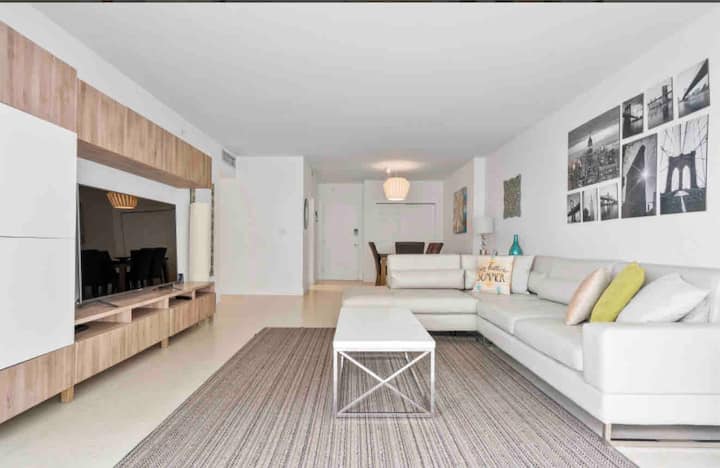 Incredible Beachfront New Apt 3bd/2bth 130m2 7pax - Miami Beach, FL