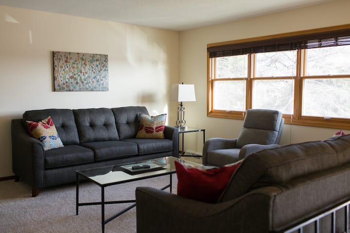 Spacious 3br / 2bath Home With Loads Of Amenities! - Omaha, NE