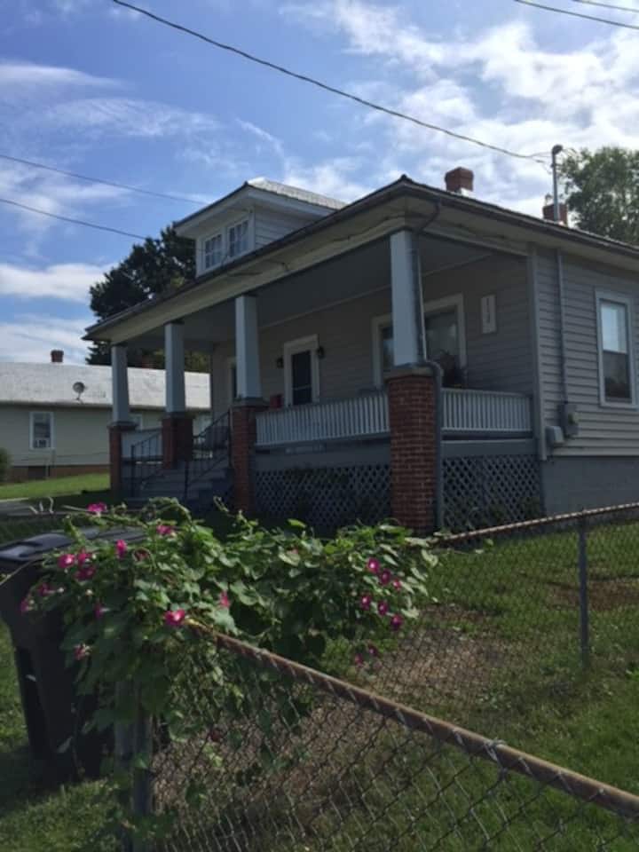 Cozy 3 Bedroom In Heart Of Lexington - Lexington, VA