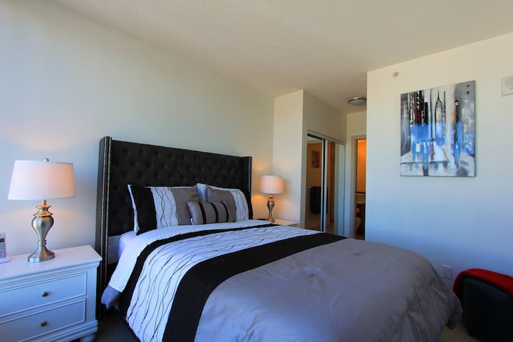 The Black Pearl Suite Licence #00047397 - Victoria, Canada