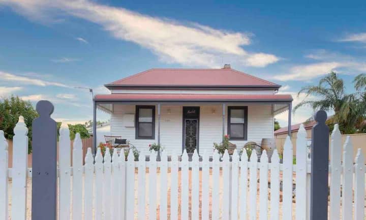 Charming Wine Country Cottage - Great Location - Rutherglen