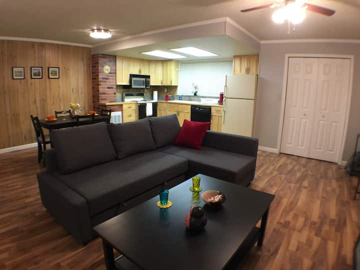 Cozy 1-bedroom House - 파스코