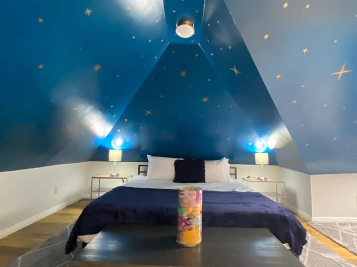 Artsy "Under The Stars" Loft & Downtown / Walkable - Salt Lake City, UT