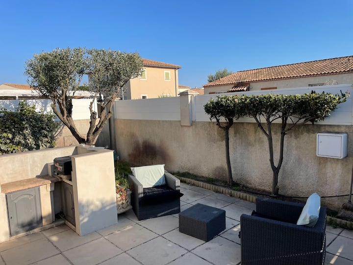 Magnifique P2 Jardin, Très Calme Et Climatisé - Aigues-Mortes