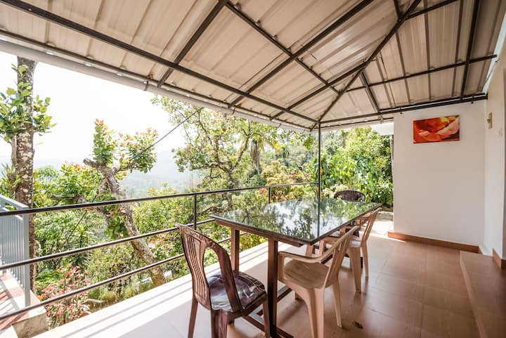 Enjoyable Stay In Nurtures Own Garden-pvt Room - Munnar