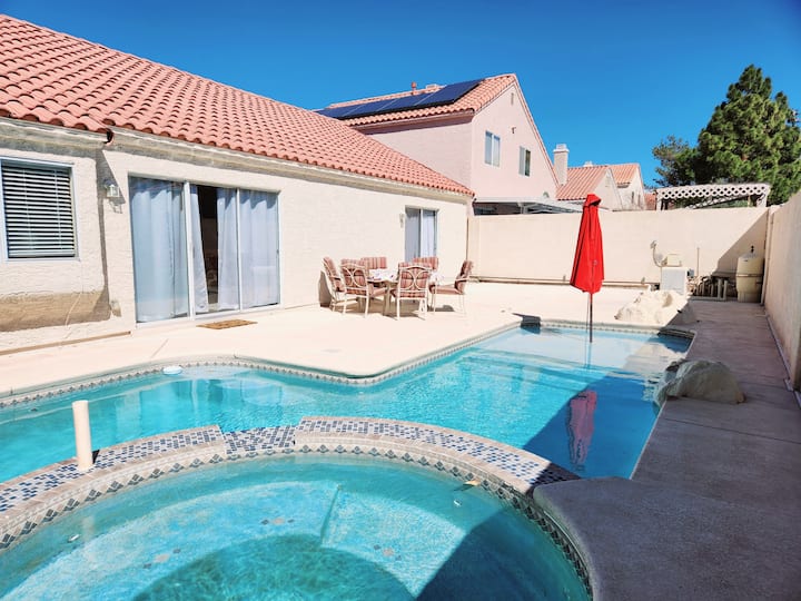 Spacious Home W/ Pool 10 Miles From The Strip - Las Vegas, NV