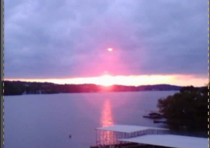 Lake Of The Ozarks’s Vacation Condo - Lake Ozark, MO