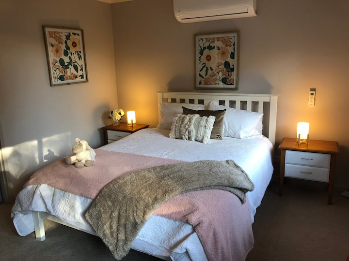 Lovely Family Home In Central Location - Broadwater
