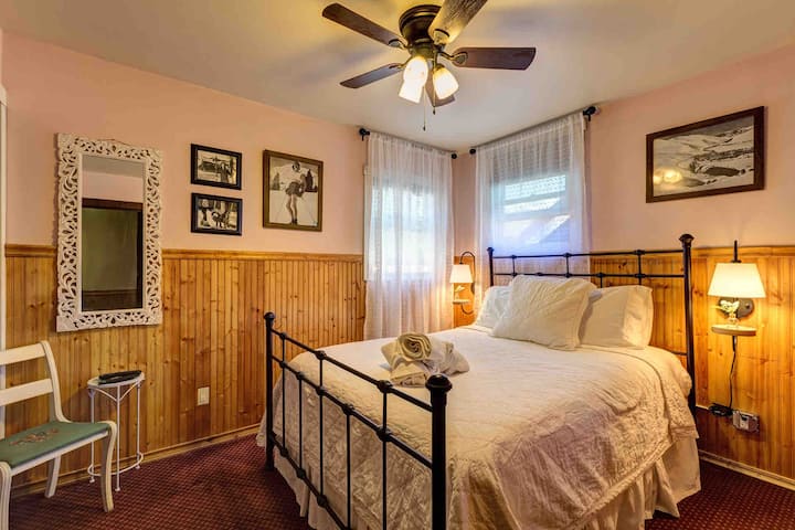 Sunny B&b Room: Two Blocks To Main St. - Breckenridge, CO