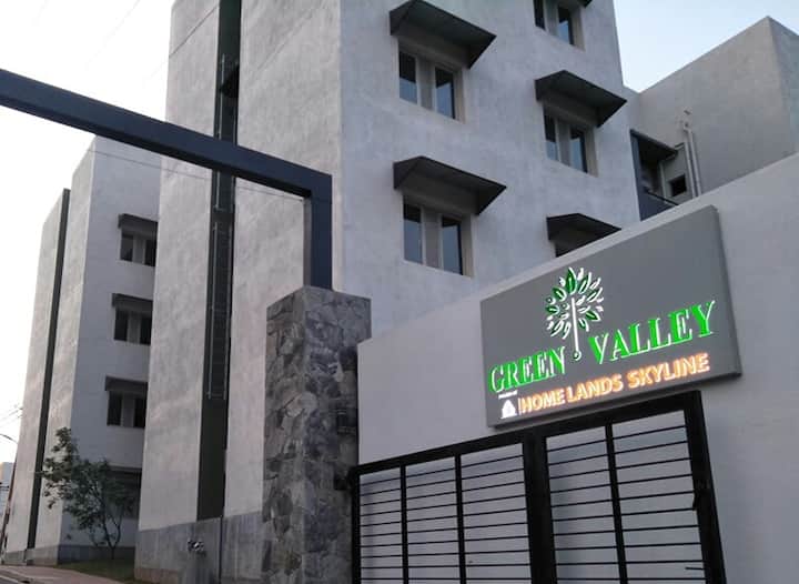 Apartment In Colombo Suburb - 1 Ac Br, Great Rates - Sri Lanka