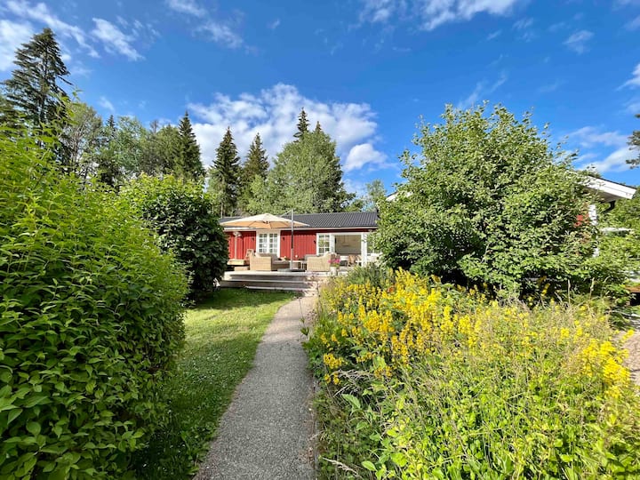 Härligt Hus Med Tomt I Solläge På Rådmansö - Stockholms län