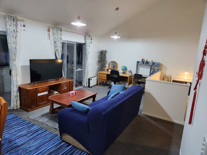 An Inner City 4-bedroom House With Two Carparks - Wellington, New Zealand