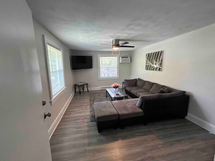 Apt. 4 Beautiful Renovated & Updated Apartment - Norfolk, VA