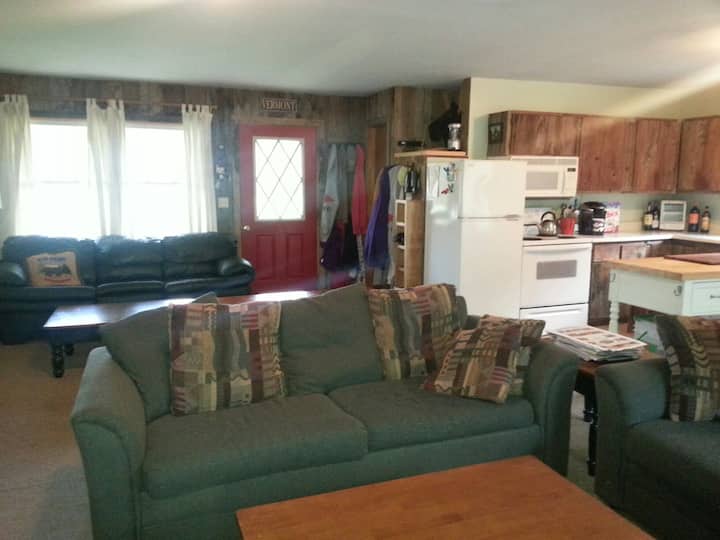 Secluded Cabin On Brook Near Skiing And Lakes - Wilmington, VT