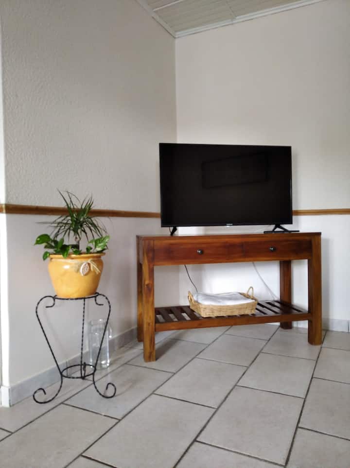 Joli Appartement Dans Maison De Bourg. - Issoire