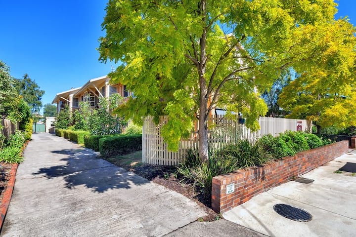 Lake Wendouree Grove St 2 Bed/2 Bath Ground Floor - Ballarat