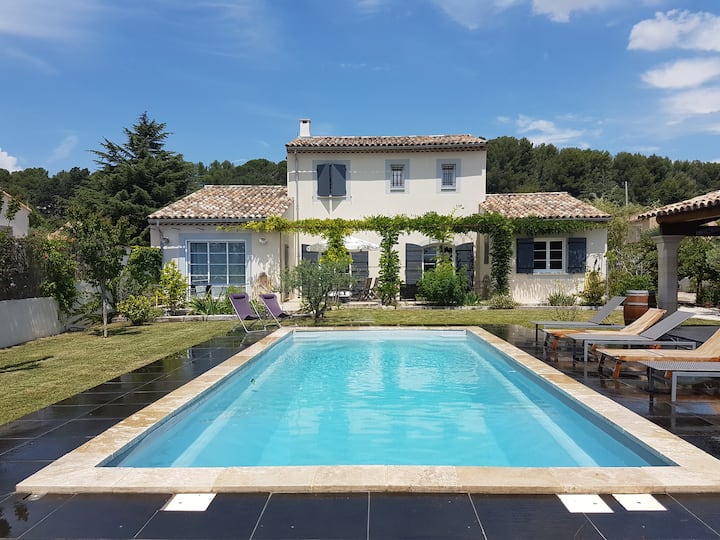 Luberon, Villa 6 Personnes Avec Piscine Chauffee - Pertuis