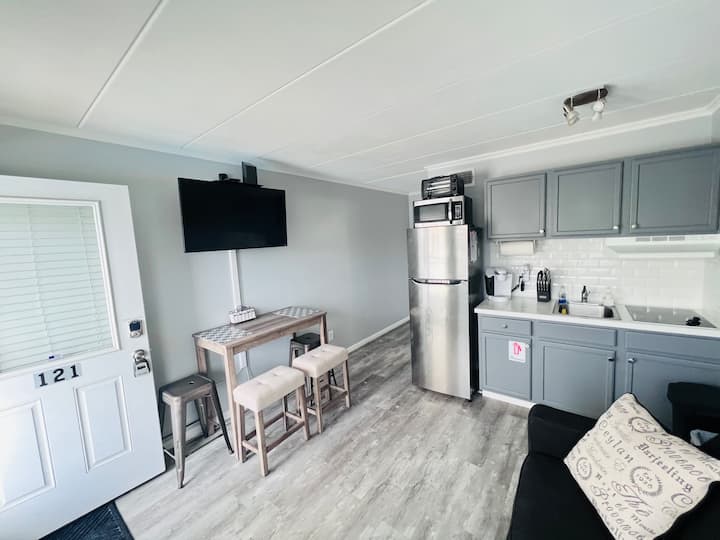 Modern 1br 1ba 2pool Condo - 4min Walk To
 Beach - Wildwood, NJ