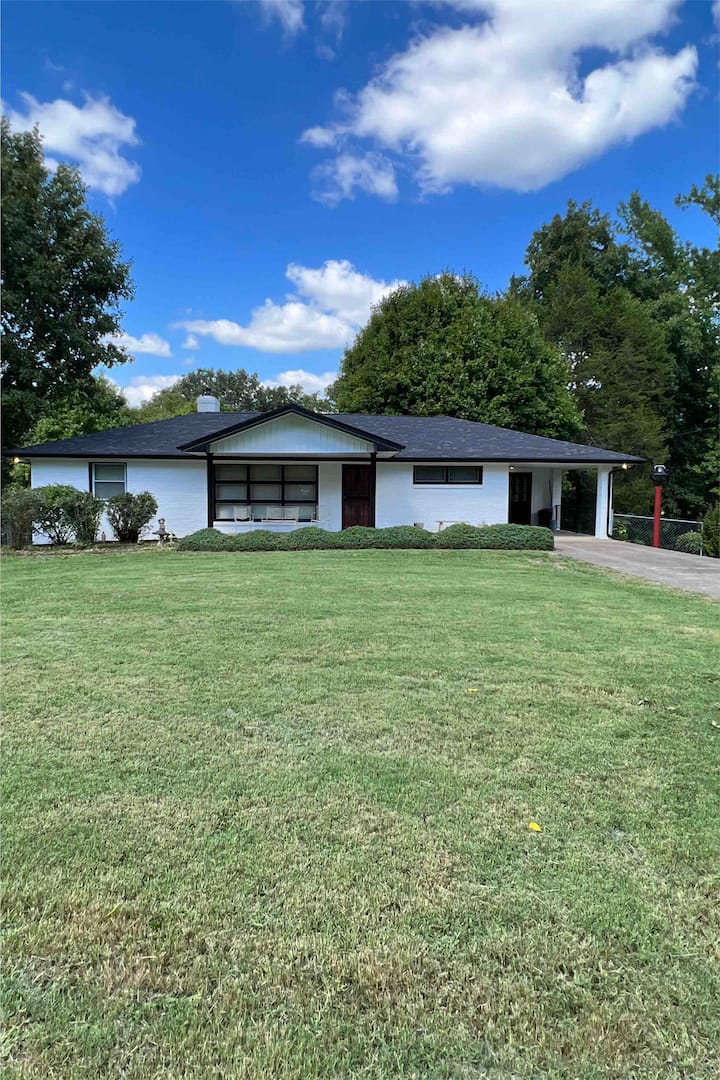 3/2 Ranch Style Home In A Country Setting - Cumberland River, Clarksville