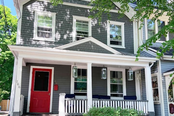 Ole King Square Smarthome - Historic & Renovated - Charlottetown